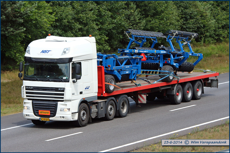 Nordisk Specialtransport ApS (NST) - Grindsted (DK) - Transportfotos.nl